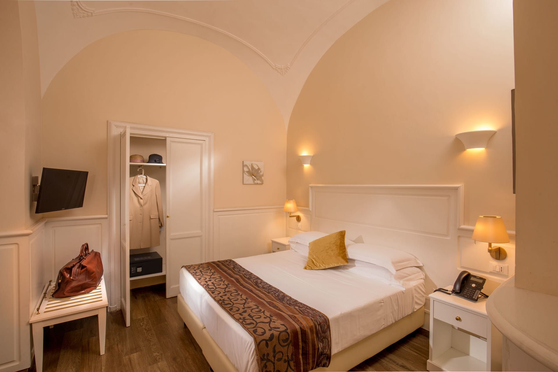 Two-Bedroom Apartment - Aenea Superior Inn Rome Italy | Book Online