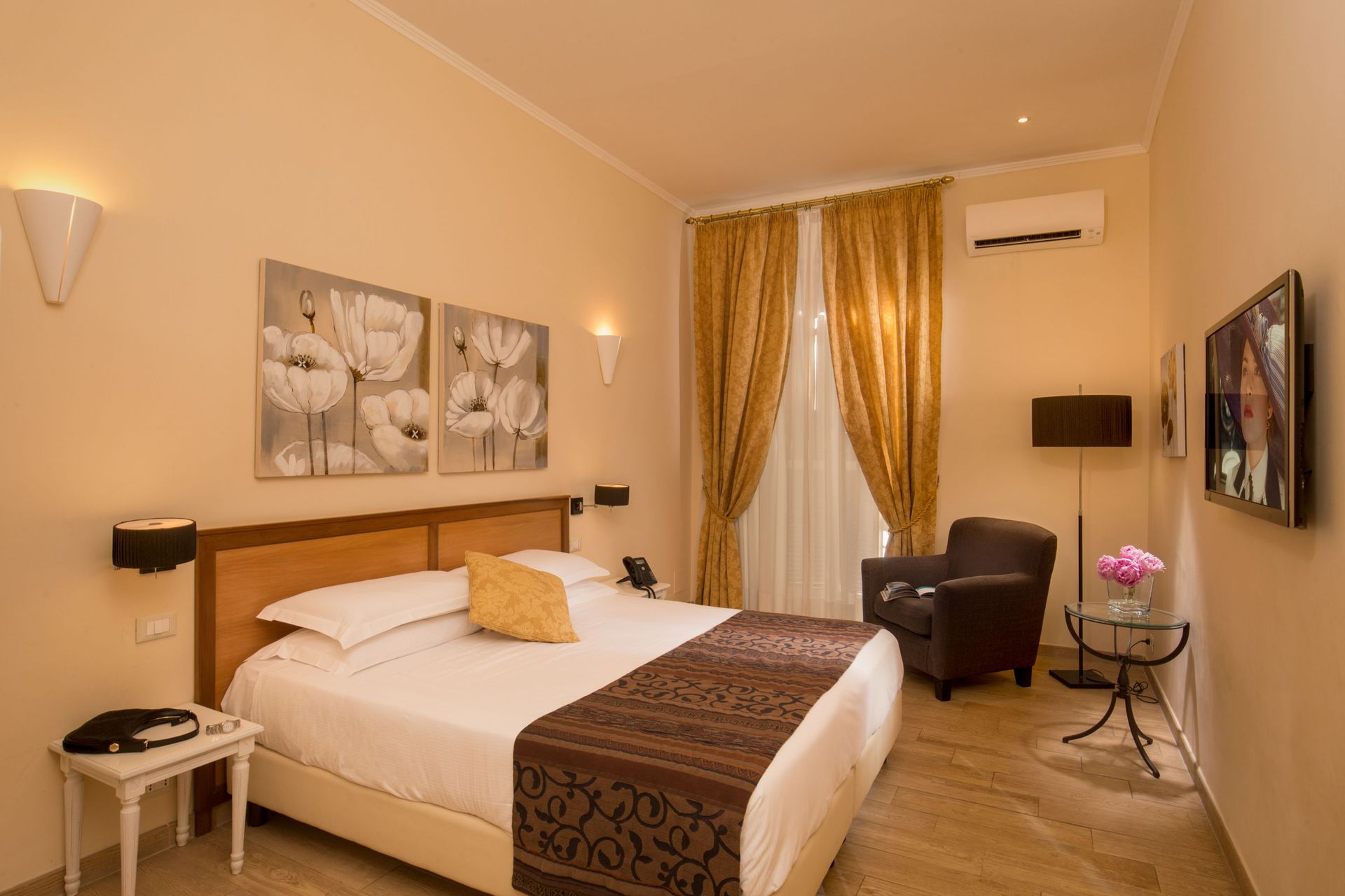 Two-Bedroom Apartment - Aenea Superior Inn Rome Italy | Book Online