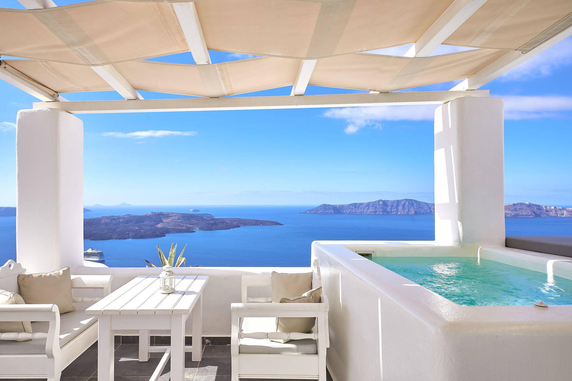 Honeymoon Suite with Hot Tub & Caldera View - Agali Houses Santorini ...