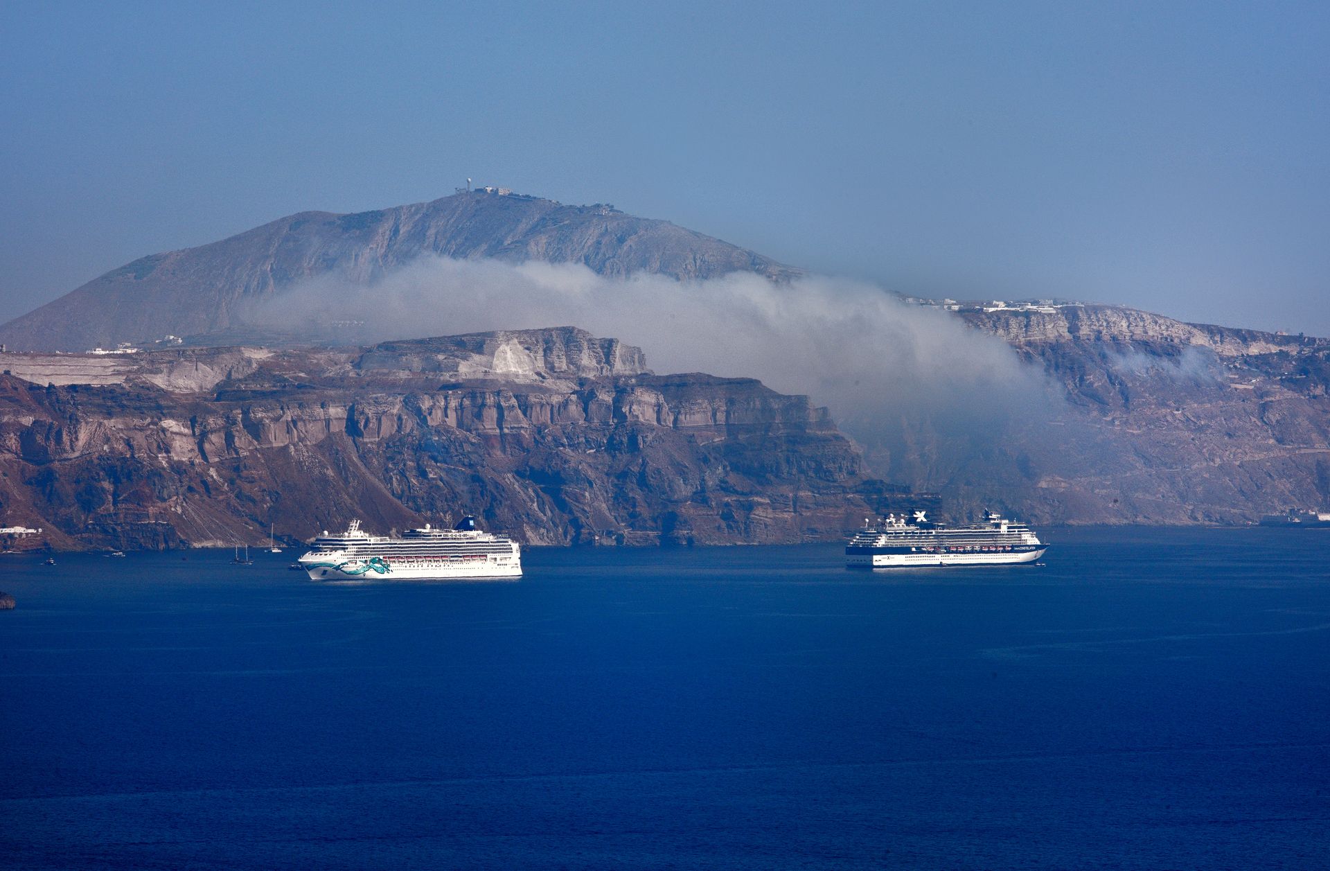 Archon Villa with Caldera View (outdoor jacuzzi) - Oia K&K Unique Homes ...