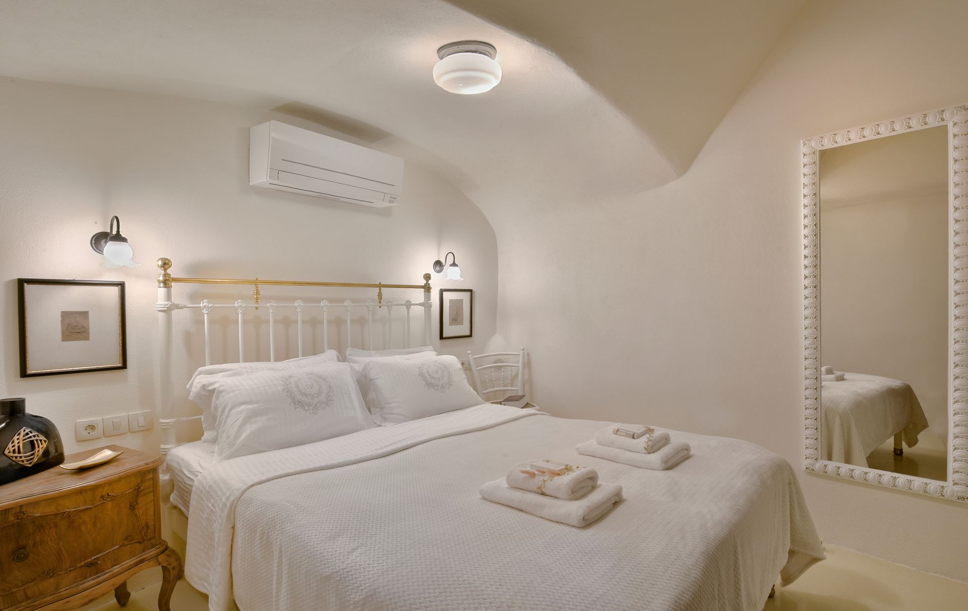 Archon Villa with Caldera View (outdoor jacuzzi) - Oia K&K Unique Homes ...