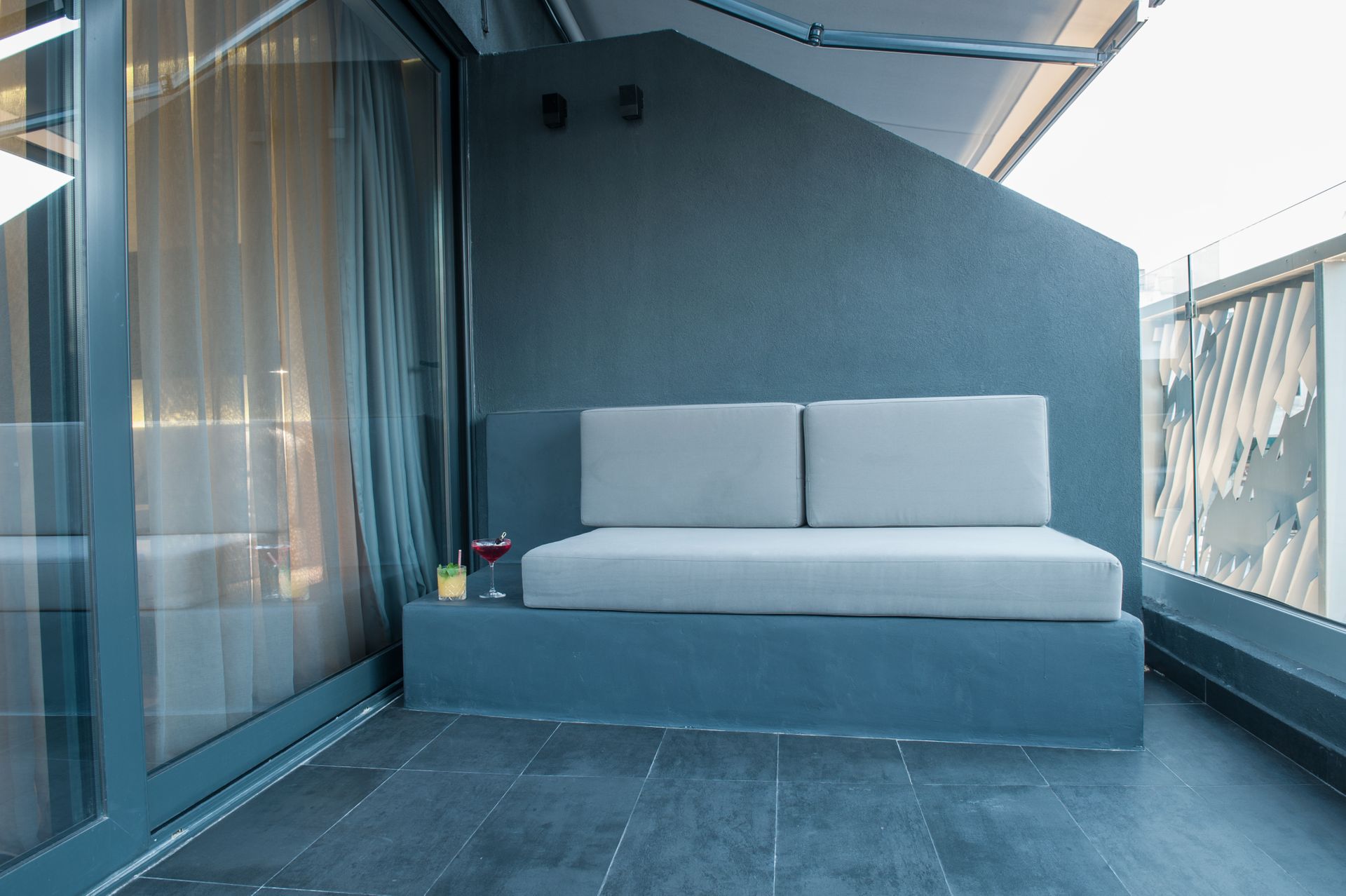 Deluxe Suite with Acropolis View & Veranda - Athens Lodge by Athens ...