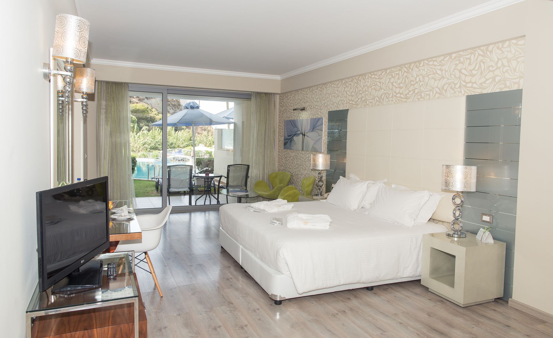 Deluxe Room Sea View with Shared Pool - Atrium Platinum Resort Hotel ...