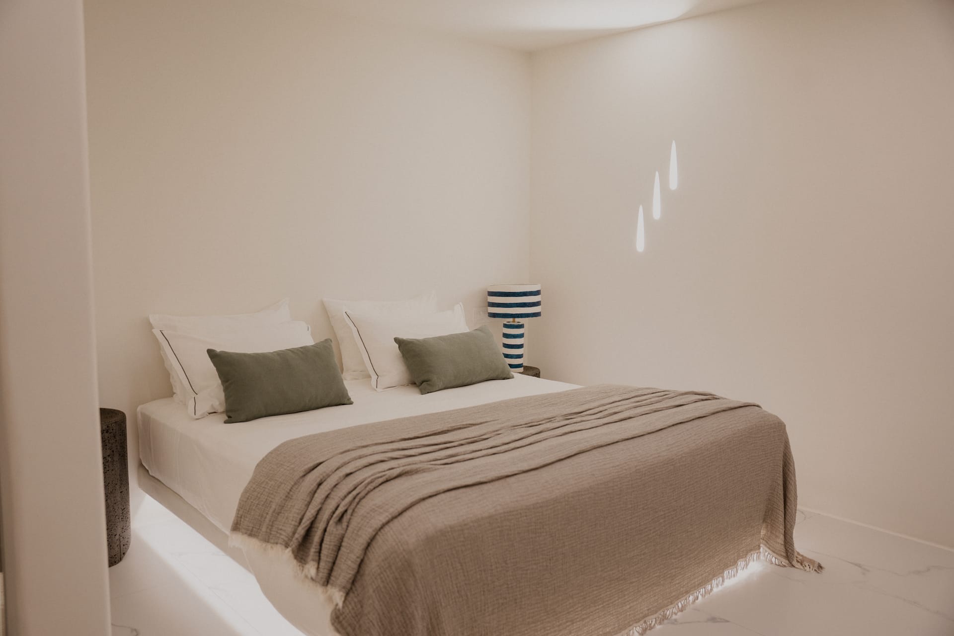 Premium Suite with Private Pool - Tagoo Hills Luxury Suites, Mykonos ...