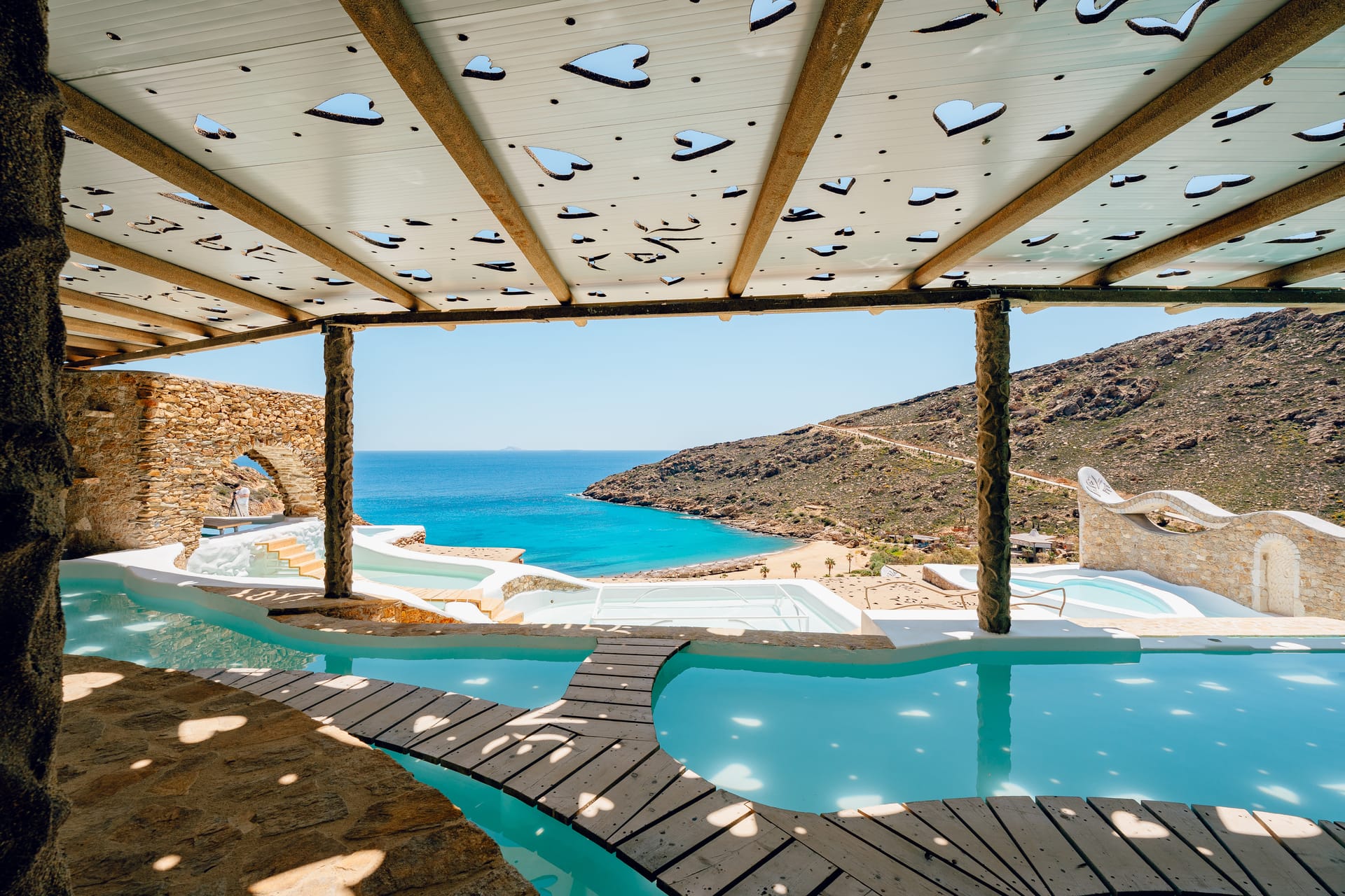 A Heart's Reflections | Calilo - Luxury Hotel in Ios Island Greece