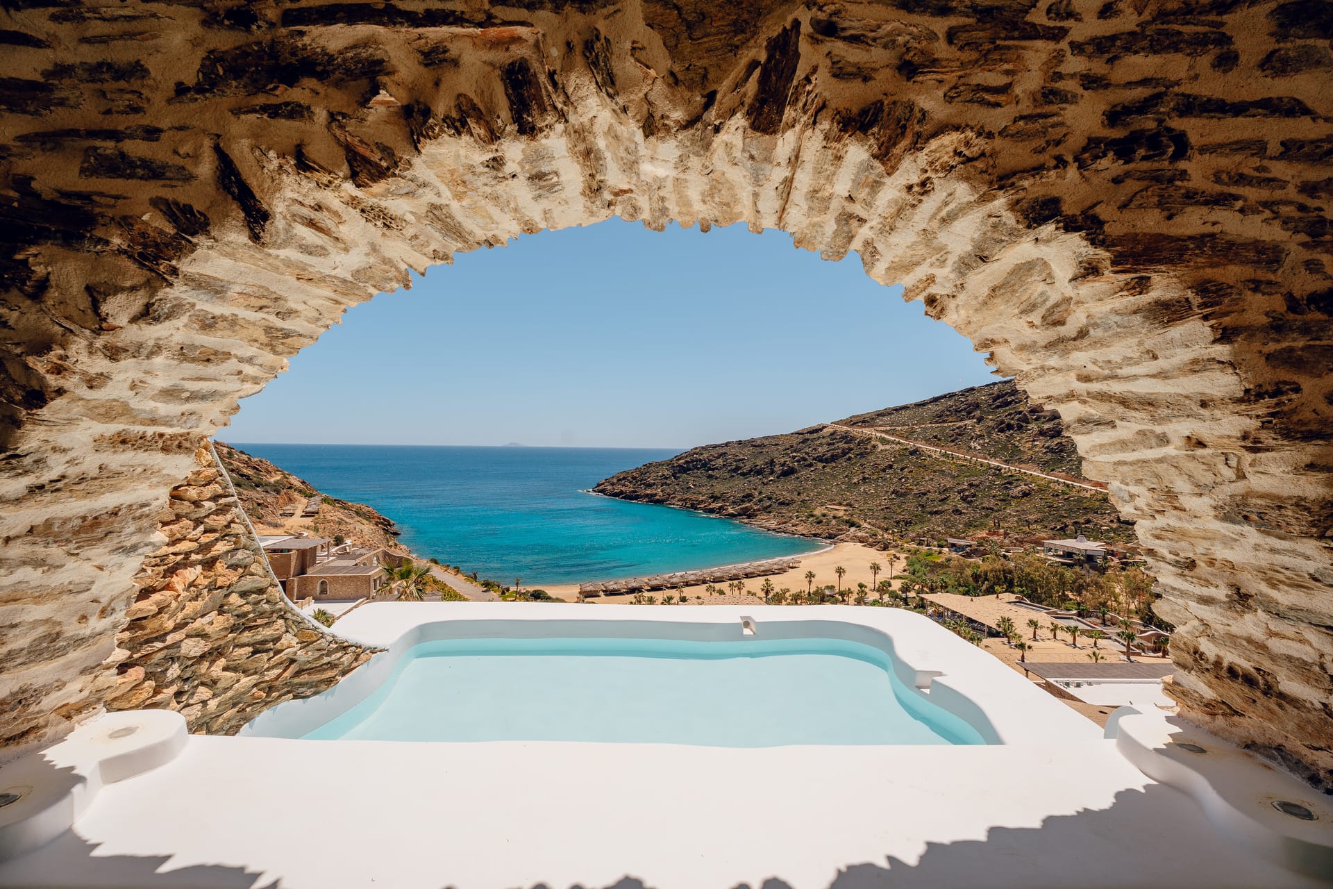 A Heart's Reflections | Calilo - Luxury Hotel in Ios Island Greece