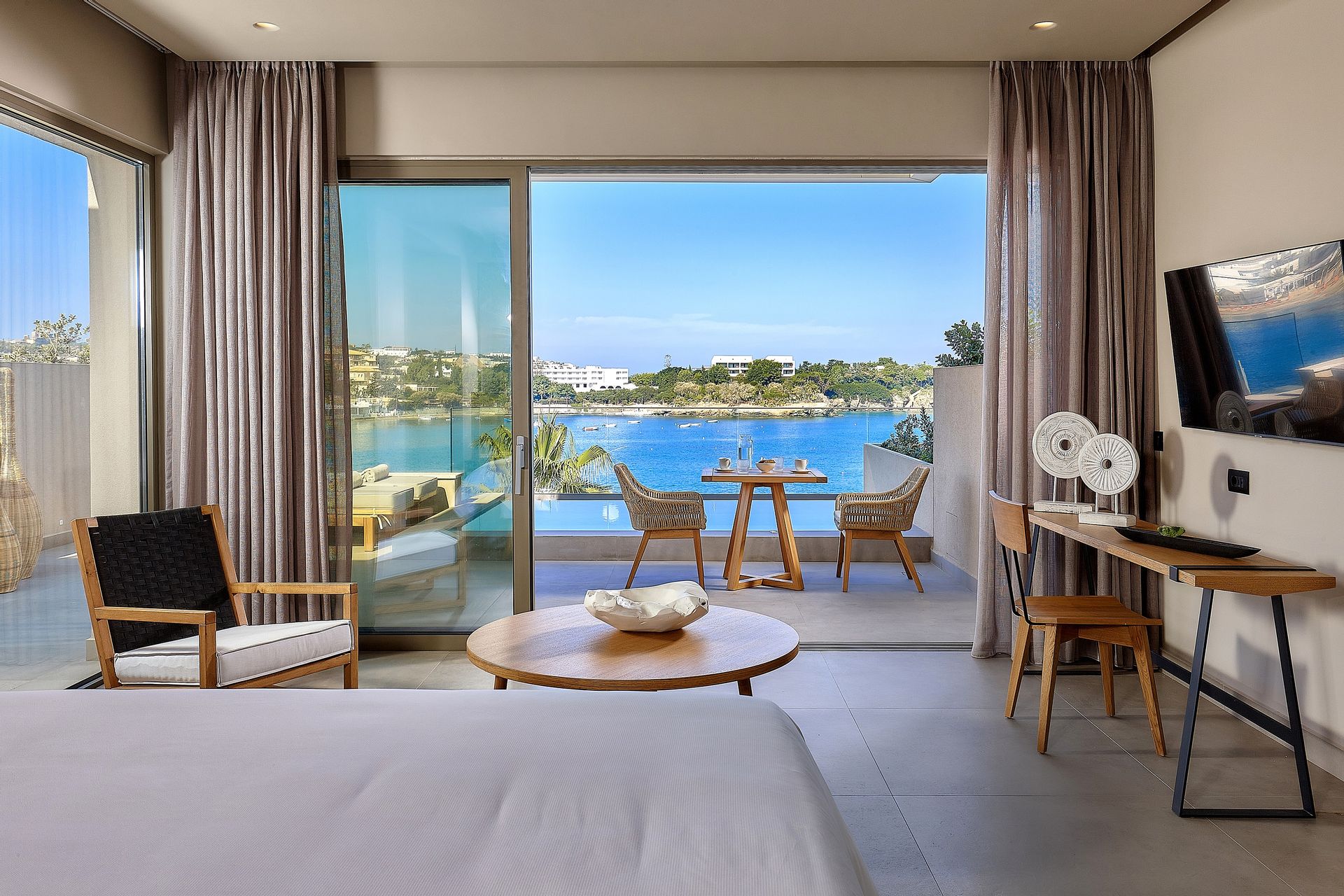 Amber Suite with Plunge Pool & Side Sea View - Castello Infinity Suites ...