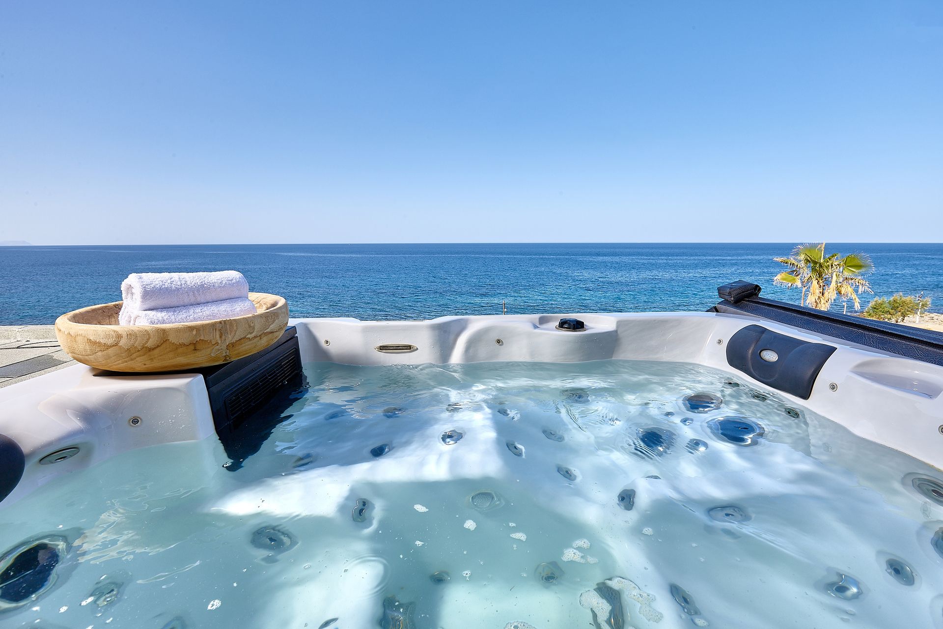 One Bedroom Suite Open Air Jacuzzi Sea View - Official Booking Engine ...