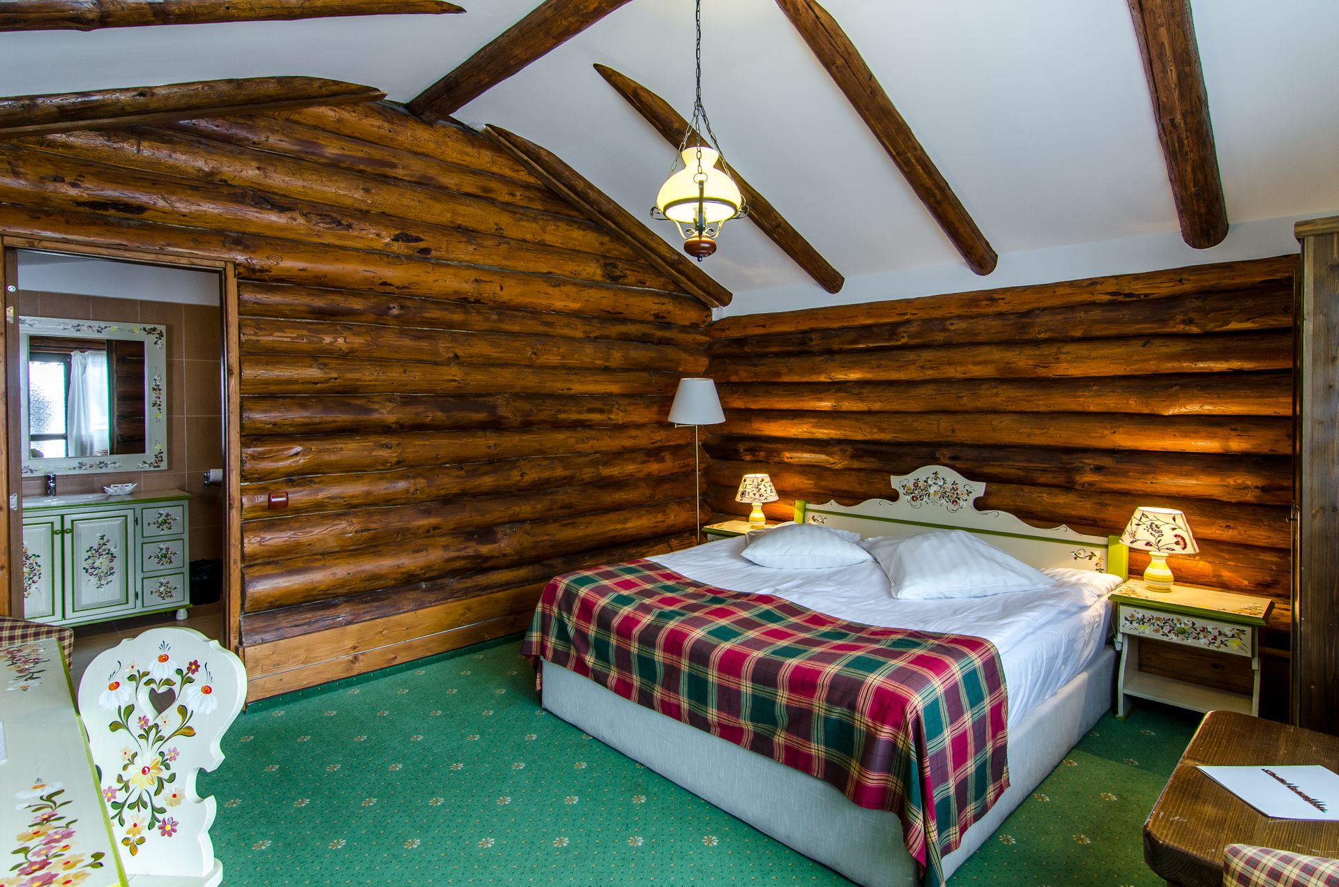 Fundata Resort - Brandusa Bungalow | Double Room - Cheile Gradistei ...