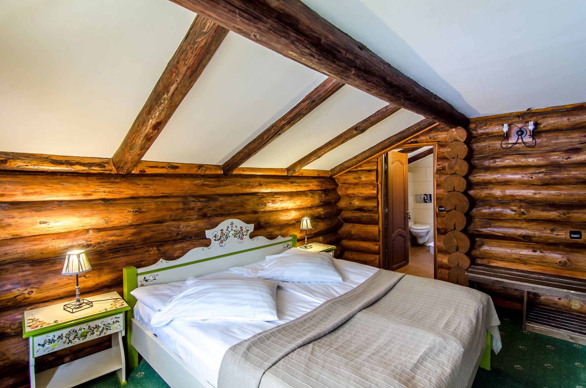 Fundata Resort - Frasinul Bungalow | Double Room - Cheile Gradistei ...