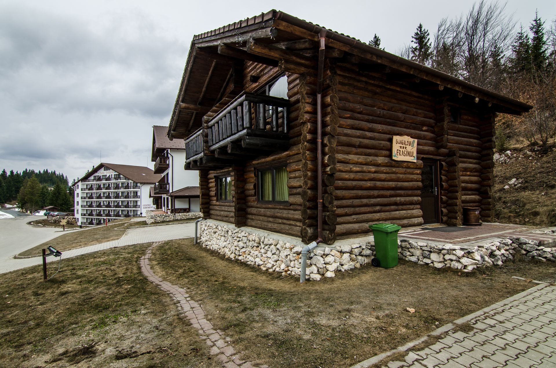 Fundata Resort - Frasinul Bungalow | Double Room - Cheile Gradistei ...