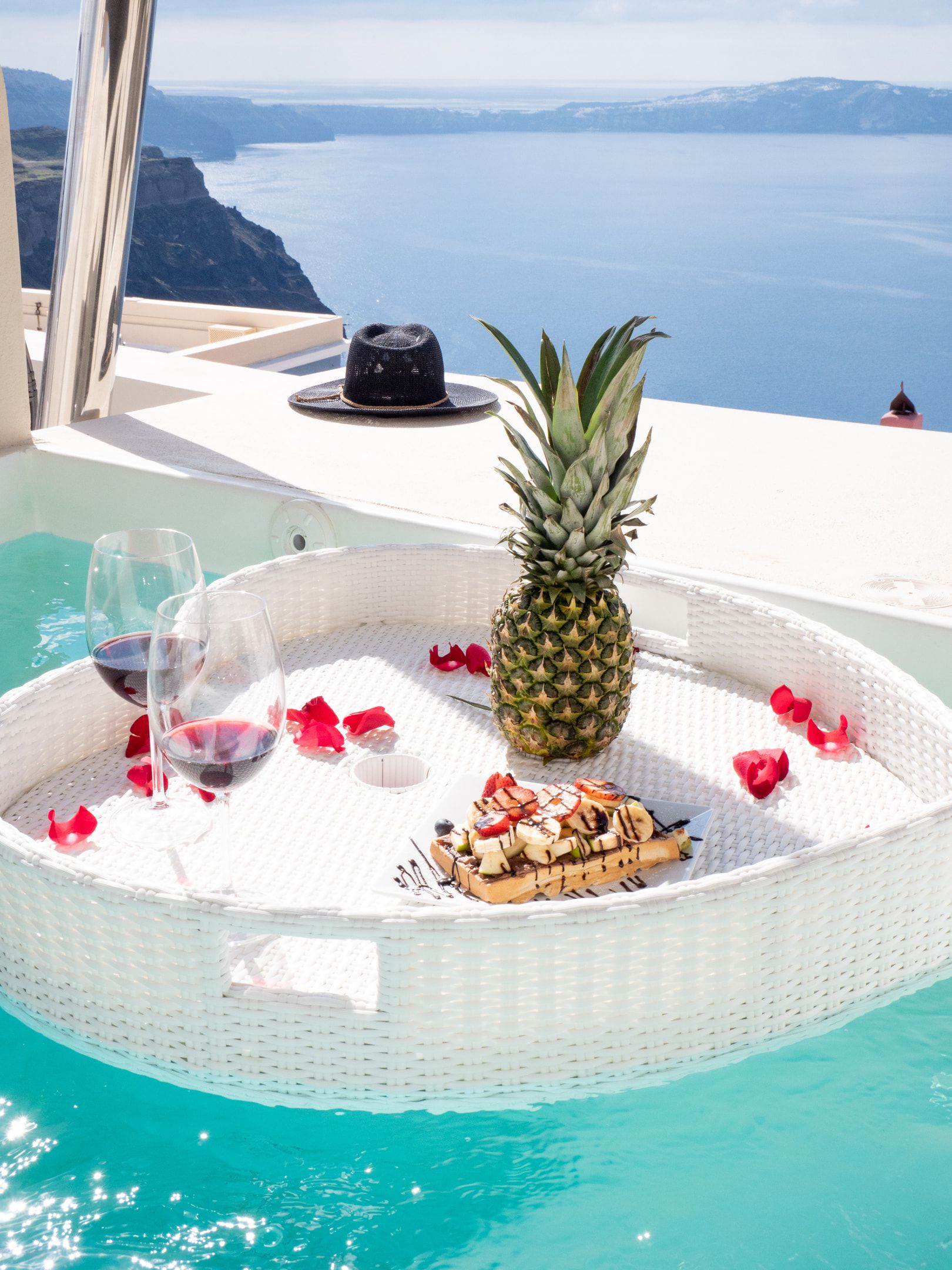 Cliff Suite with Caldera View & Outdoor Jacuzzi - Caldera Cliff ...