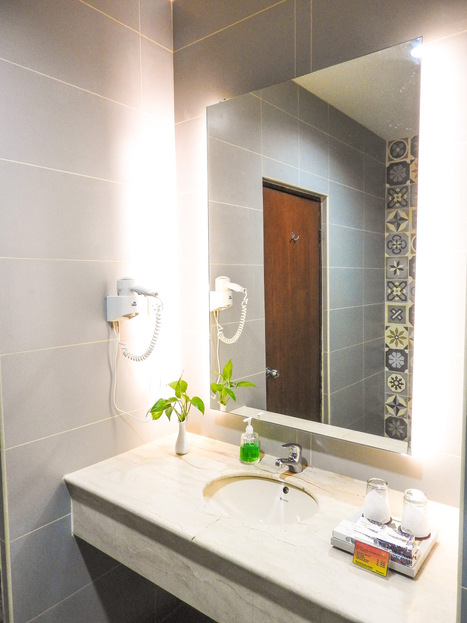 Deluxe Room - Crown Vista Hotel Batam I Official Hotel Online Booking ...
