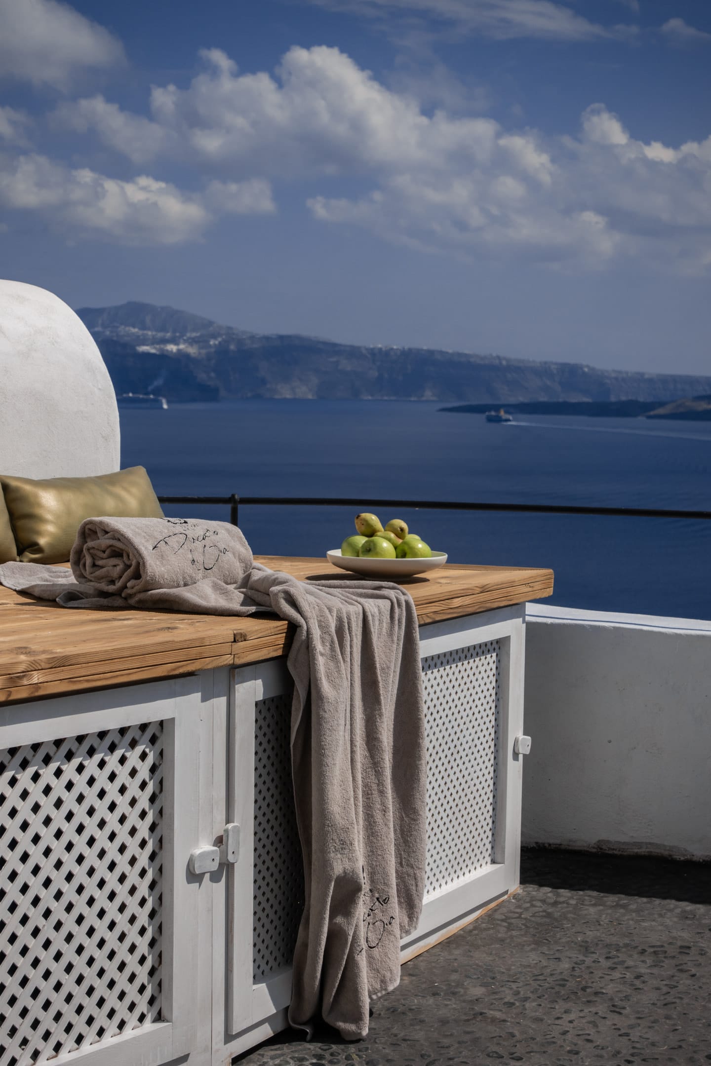 Honeymoon Suite with Hot Tub and Caldera View - Ducato di Oia Santorini ...