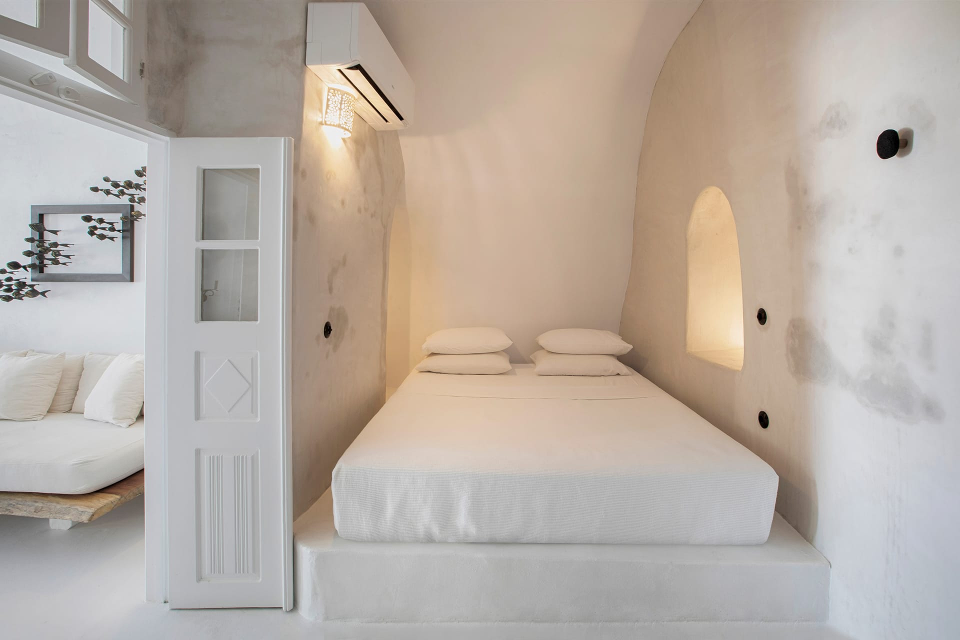 Honeymoon Suite with Hot Tub and Caldera View - Ducato di Oia Santorini ...