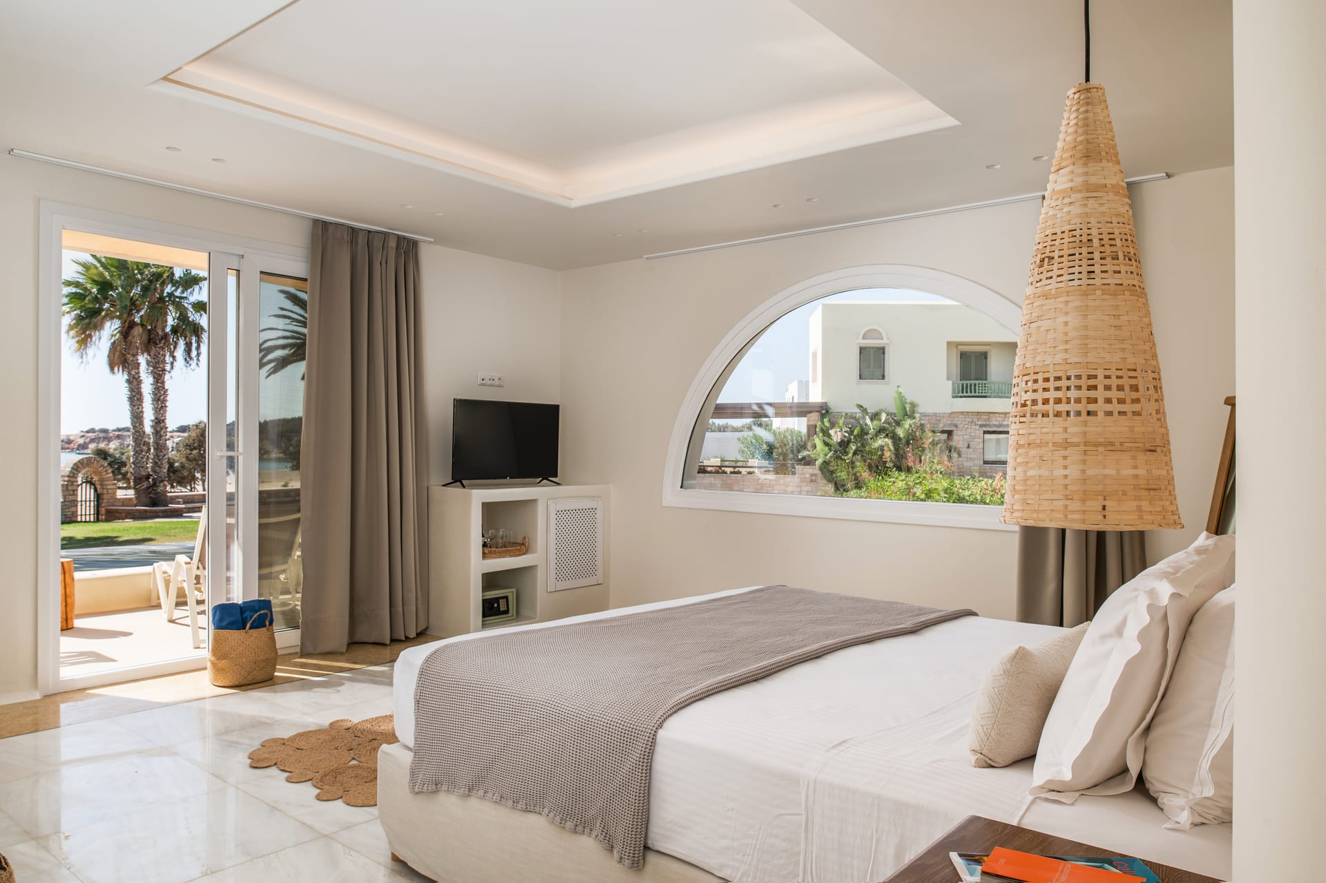 Finikas Sea View Suite With Private Pool - Finikas Hotel Naxos - 4-Star ...