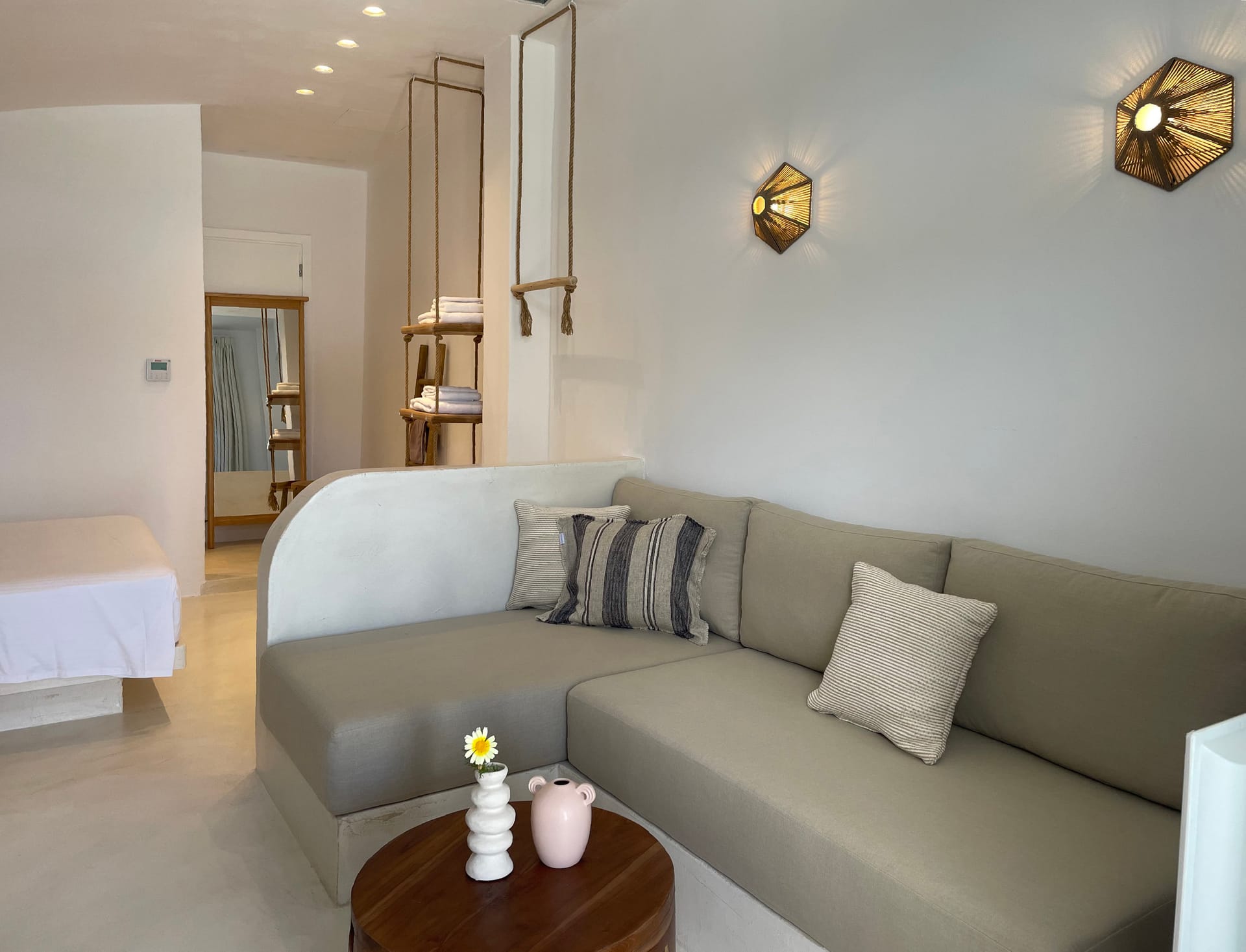 Faros 4 - Fos Collection Sifnos - Book Online