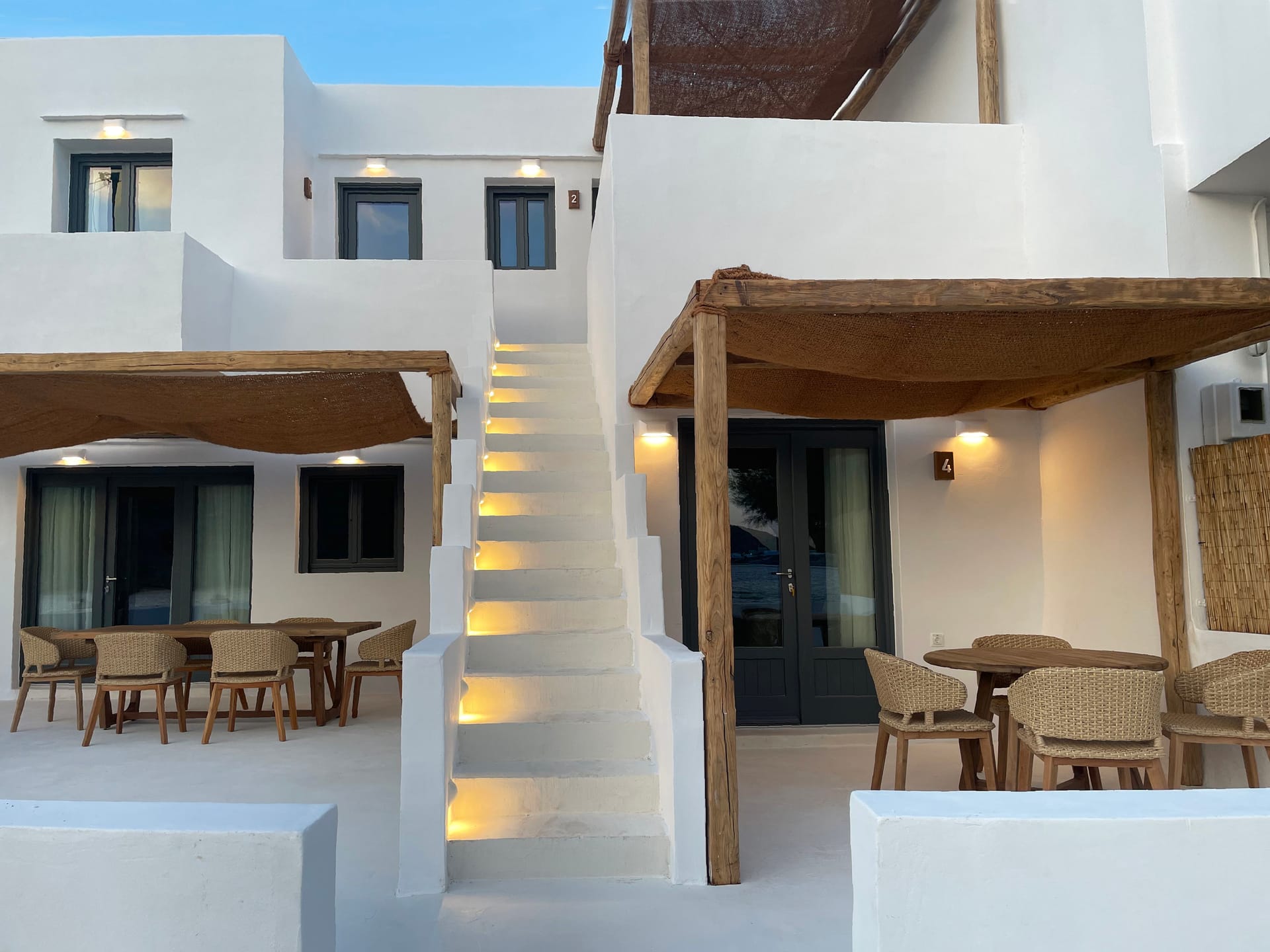 Faros 4 - Fos Collection Sifnos - Book Online