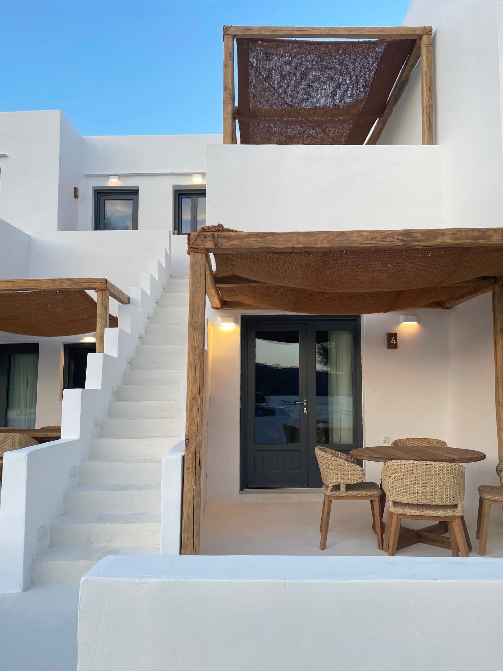Faros 4 - Fos Collection Sifnos - Book Online