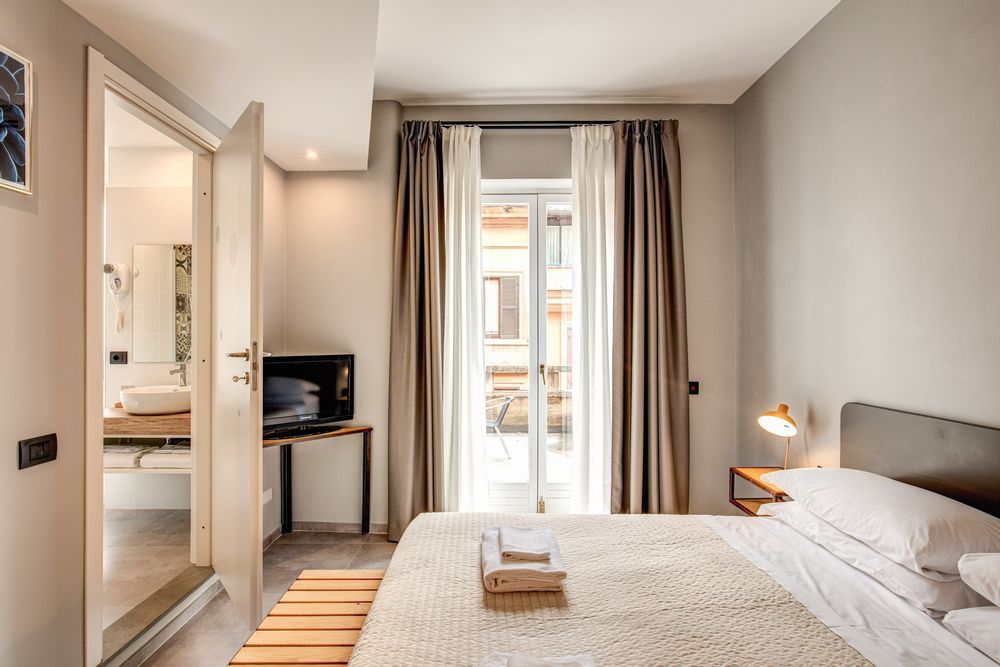 Superior Double or Twin Room with Balcony - King Hotel Rome | Book Online