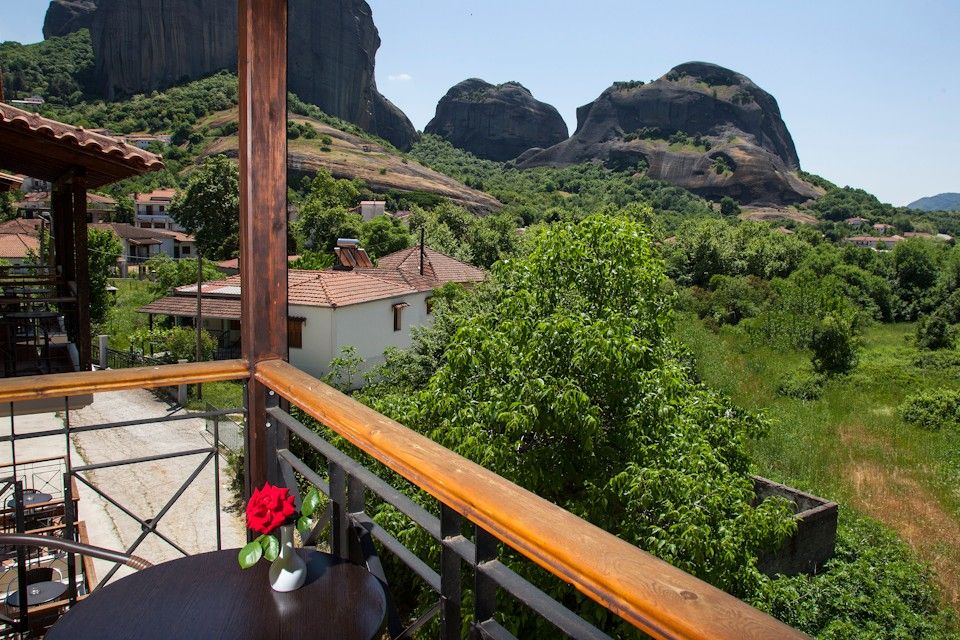 Deluxe Triple Room with Meteora View - Meteoritis Hotel Kastraki ...