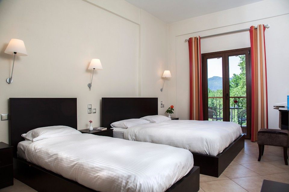 Deluxe Triple Room with Meteora View - Meteoritis Hotel Kastraki ...
