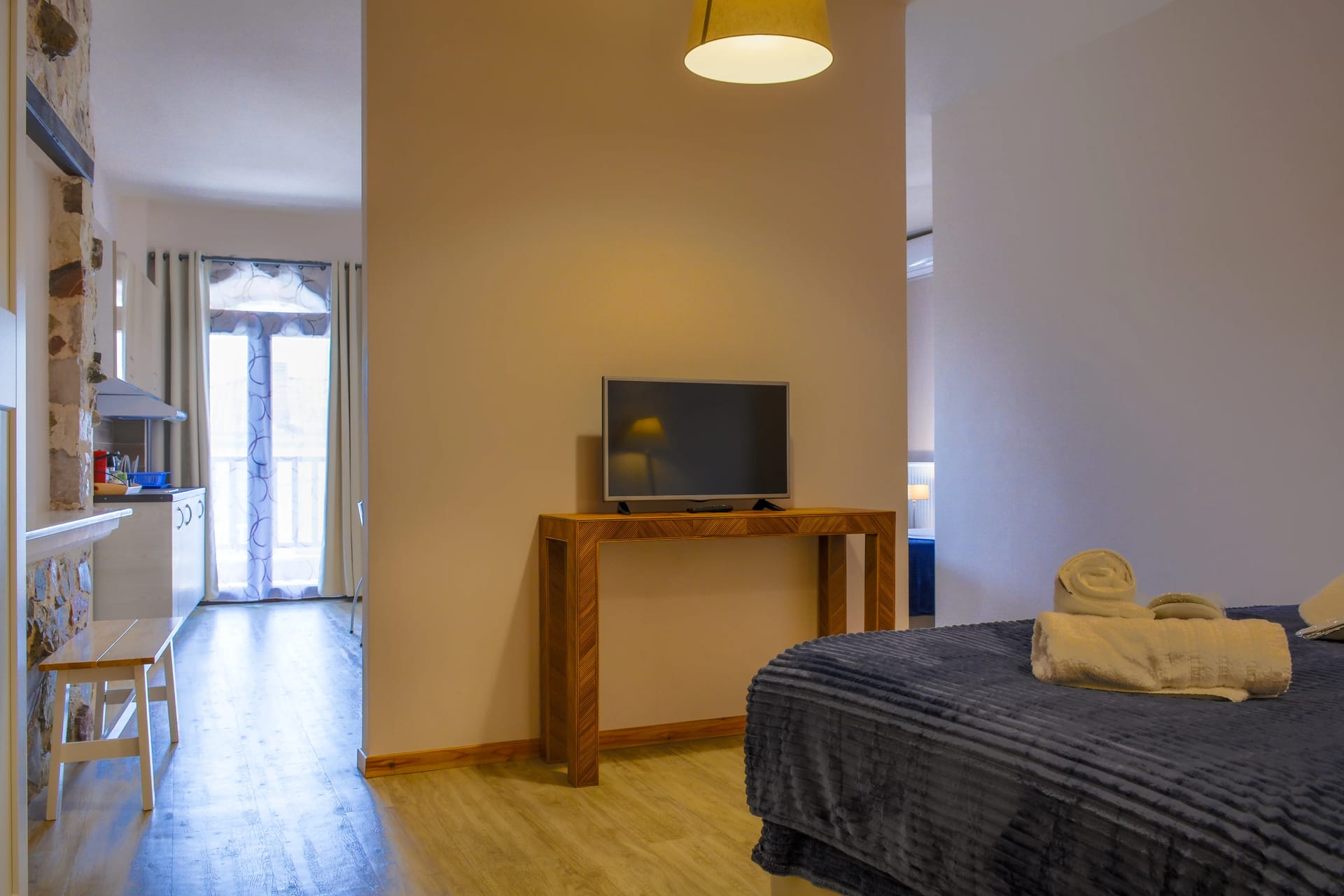 Deluxe Family Suite Street View - Monastiri Guesthouse Meteora, Greece ...
