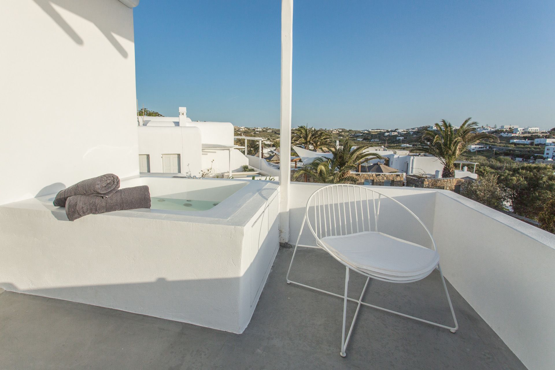 Deluxe Sea View Room with Outdoor Jacuzzi [27m2] - Ostraco Suites Hotel ...