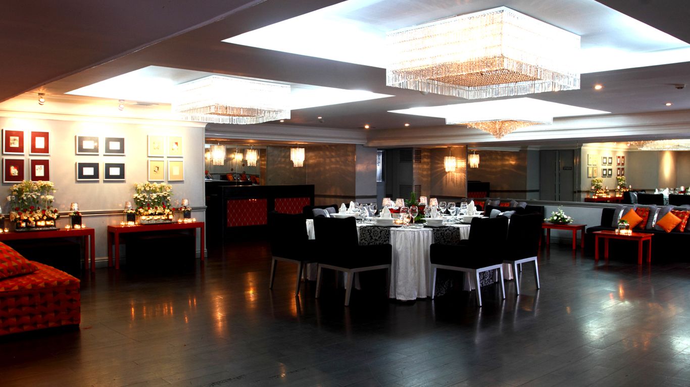 Sulo Riviera - Book Online